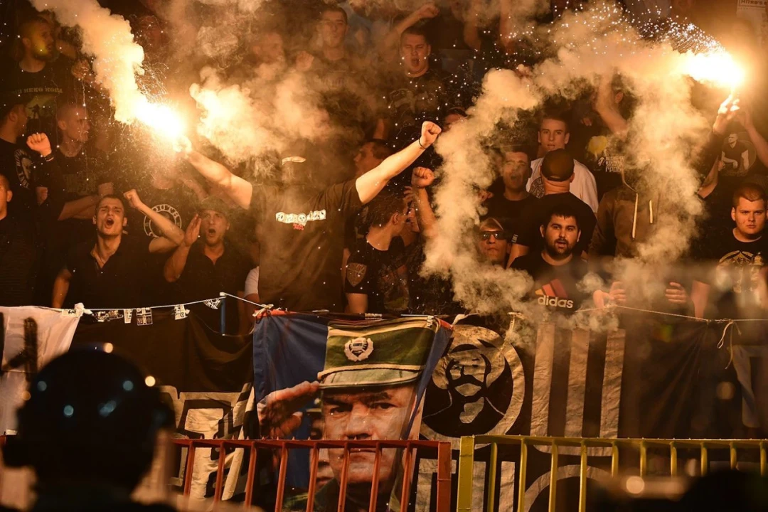 Tuča navijača Partizana kod naplatne rampe Nais, povređeni navijači i ...