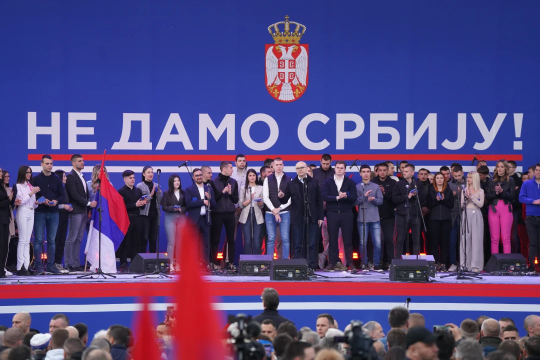 Atmosfera na mitingu: Kosovske pesme, hrana i uzvici „Ne damo Srbiju ...