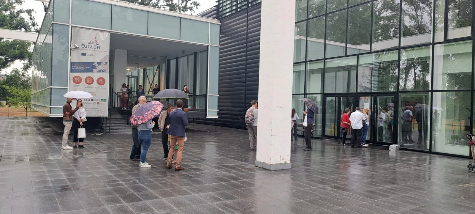 Treći dan blokade Rektorata u Novom Sadu: Razgovor sa rektorom bez ...